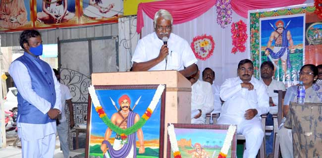 ‘ఆ స్వాతంత్య్ర సమరయోధుడి చరిత్రను పాఠ్యాంశాల్లో చేర్చాలి’ | tribute to ...