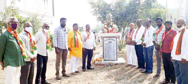 స్వాతంత్య్ర ఉద్యమకారుల చరిత్రను బోధించాలి | The history of the freedom ...