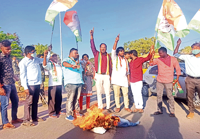 ‘చలా’్లపై అట్రాసిటీ కేసు నమోదు చేయాలి | challa dharma reddy