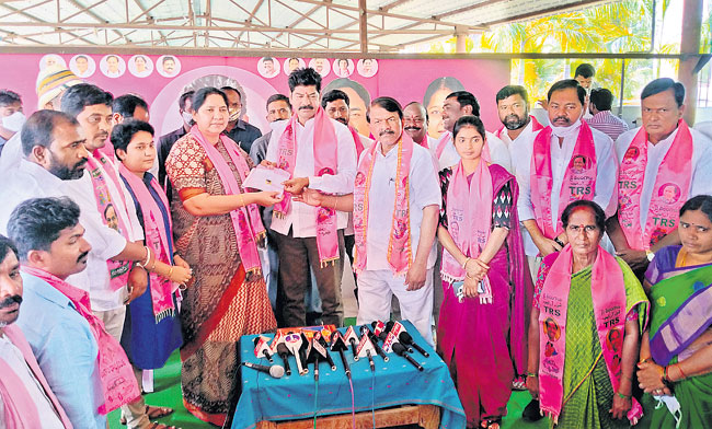 తిరుగులేని రాజకీయ శక్తిగా టీఆర్‌ఎస్‌ | minister sathyavathi