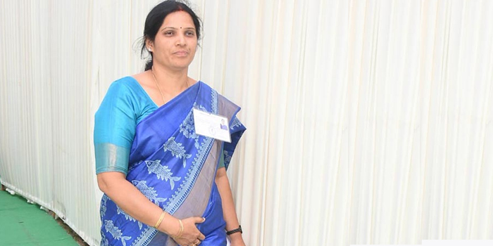 ఎమ్మెల్సీ ఫలితాల్లో కల్పలత ముందంజ | kalpalatha is first lead