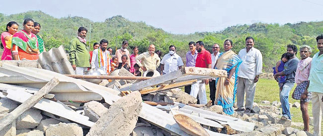 సోనియాగాంధీనగర్‌లో ఇళ్ల కూల్చివేత | mbd House