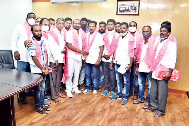 టీఆర్‌ఎస్‌లో పలువురి చేరిక | Involvement of many in TRS