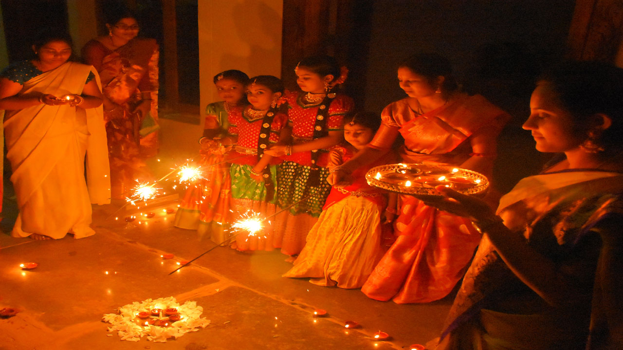 నేడు దీపావళి.. | Today is Diwali