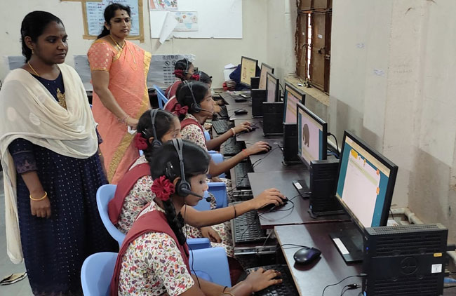 గిరిజన విద్యార్థులకు కంప్యూటర్‌ శిక్షణ | Computer training for tribal ...