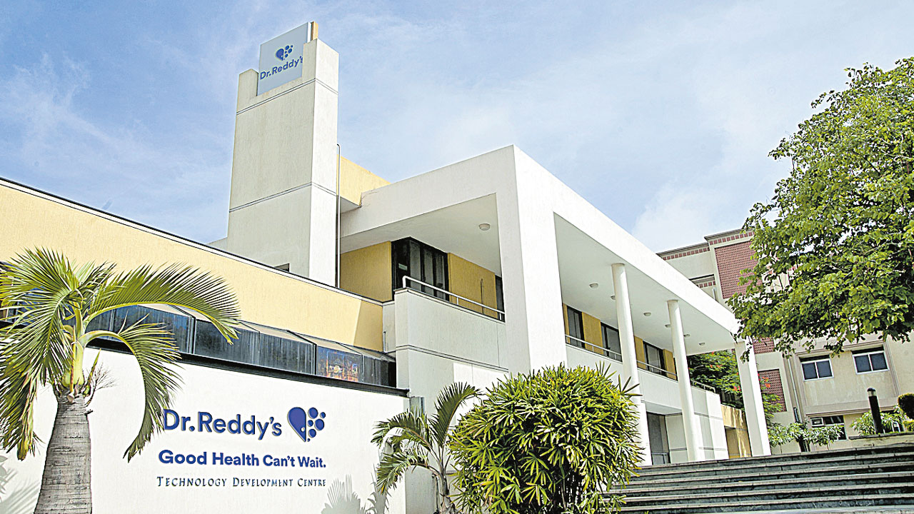 డాక్టర్‌ రెడ్డీస్‌ లాభం రూ1113 కోట్లు Dr Reddys Profit Is Rs1113 Crores 6360