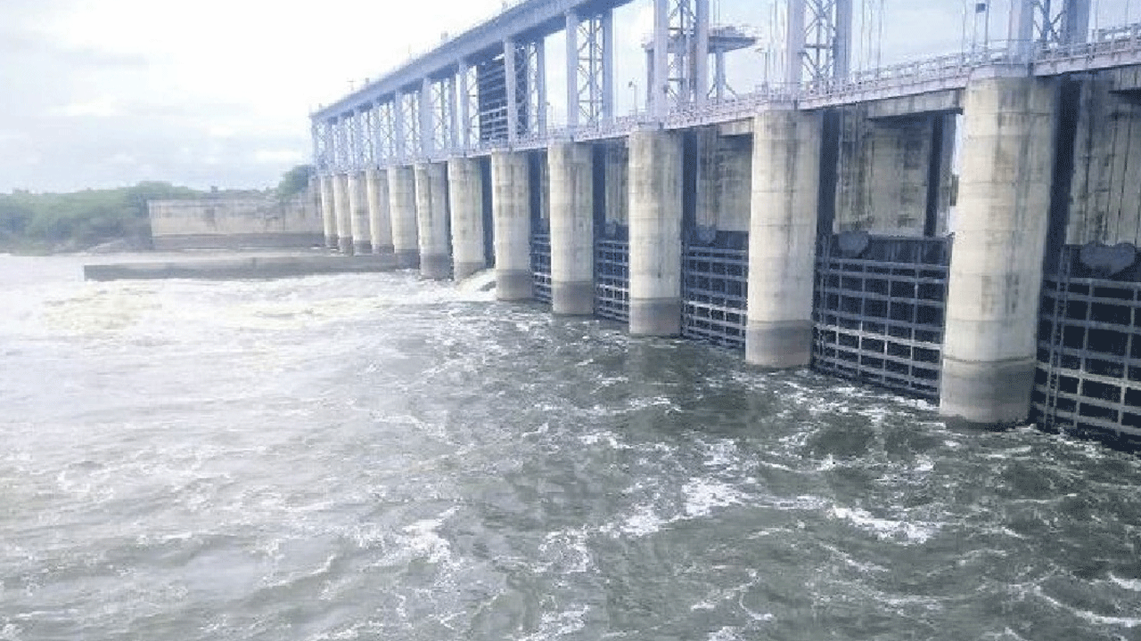 బాబ్లీ గేట్ల మూసివేత | Closing of Babli gates