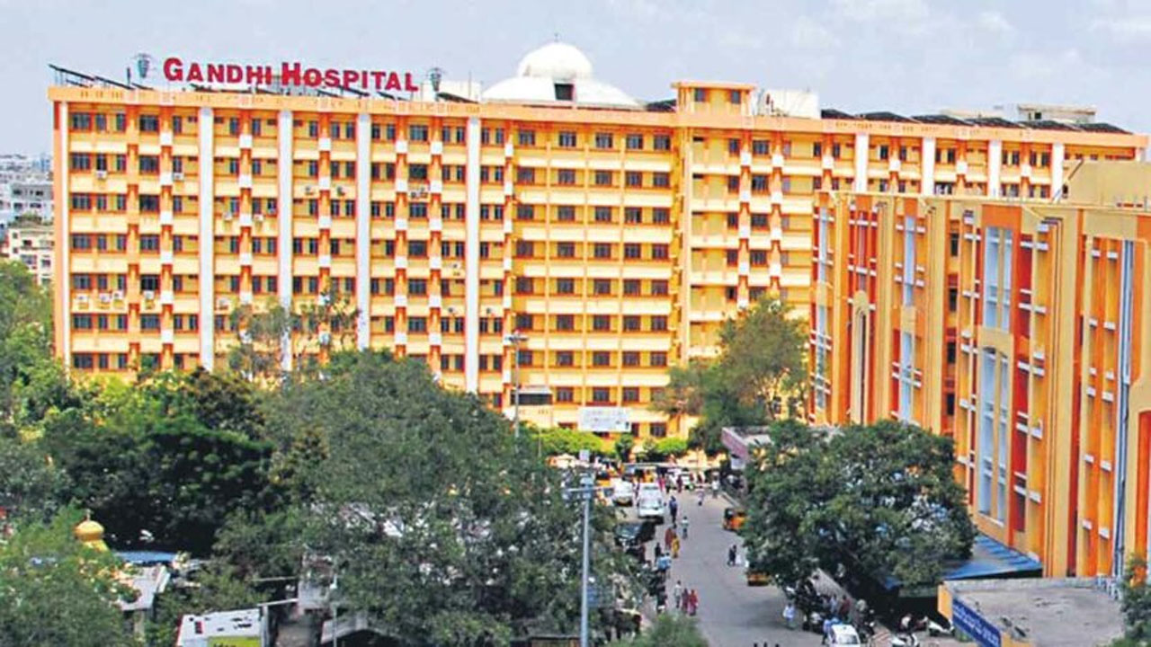 Gandhi Hospital : గాంధీ ఆస్పత్రిలో 4 లిఫ్టులు | 4 lifts in Gandhi Hospital