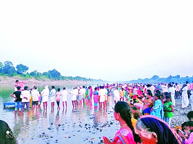 పెన్‌గంగా నదీతీరంలో కోటి దీపోత్సవం | Koti Deepotsavam on the banks of ...