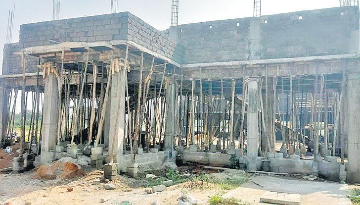 ఆటలకు అనువుగా మినీ స్టేడియం | Mini stadium for games