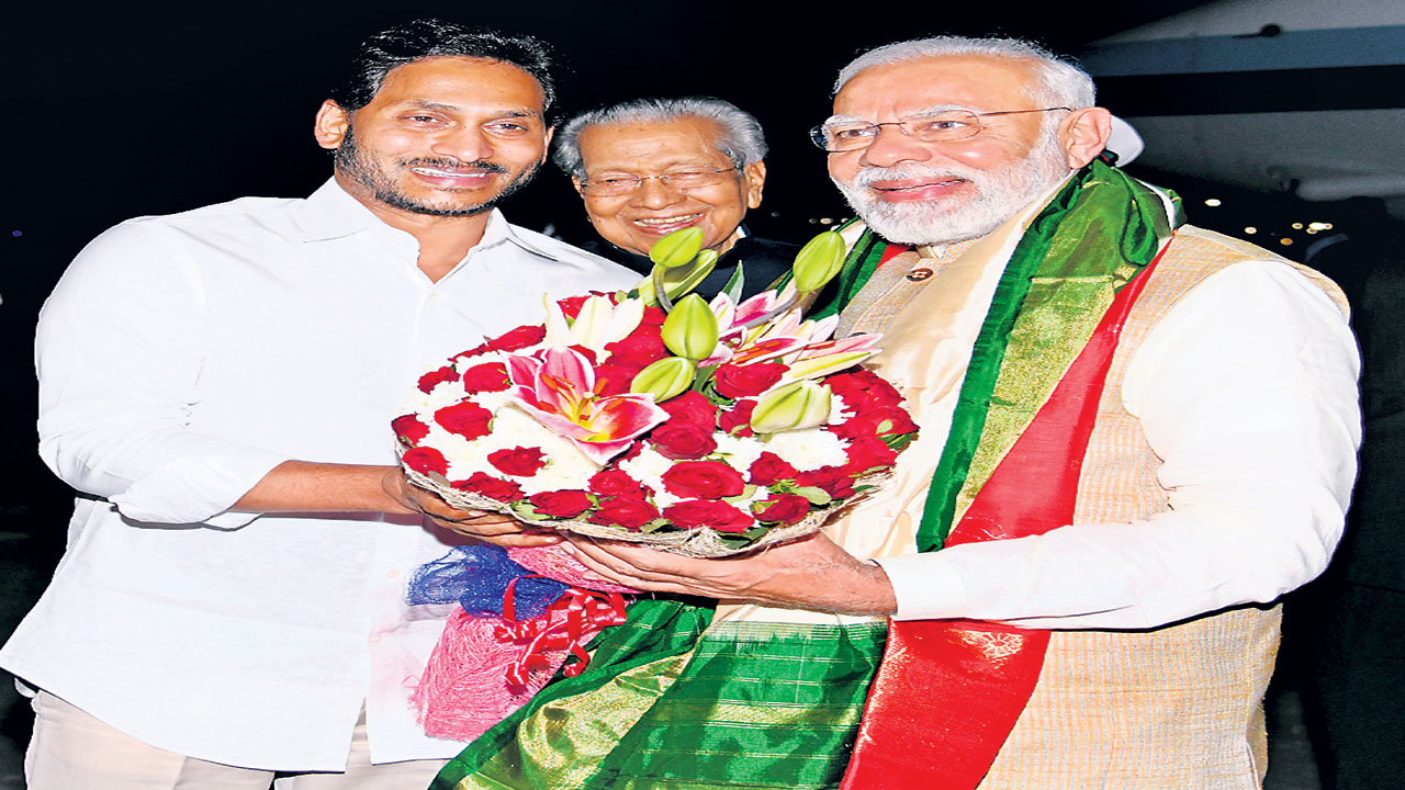 ప్రధానికి ఘనస్వాగతం | Welcome to the Prime Minister