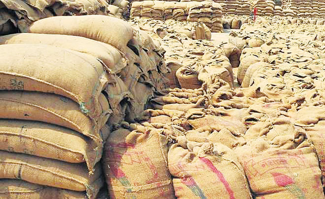 బరి తెగిస్తున్న బియ్యం మాఫియా | The rice mafia that is cutting the ring