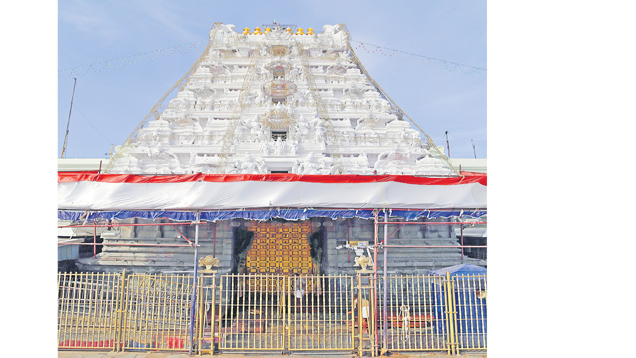 temples close: మూతపడ్డ ఆలయాలు | temples close grahanam