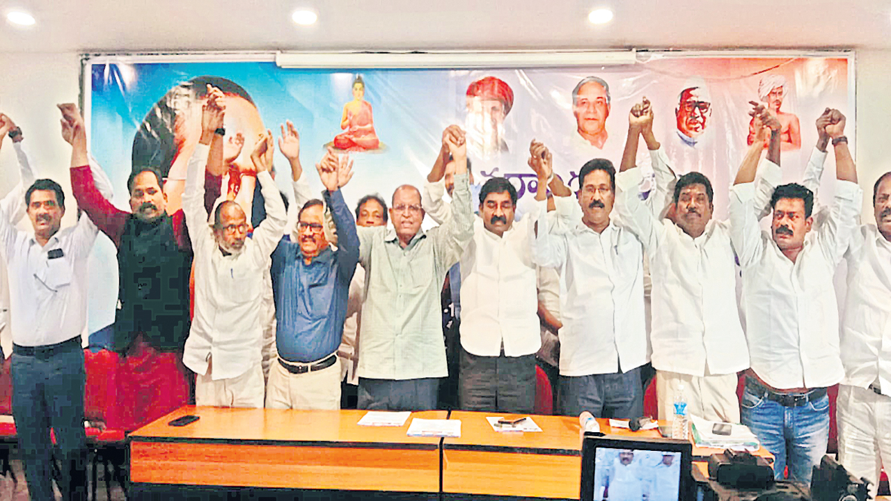 జగన్‌ ప్రభుత్వంలో దళిత, గిరిజనుల హక్కులకు విఘాతం | The rights of Dalits and tribals are being ...