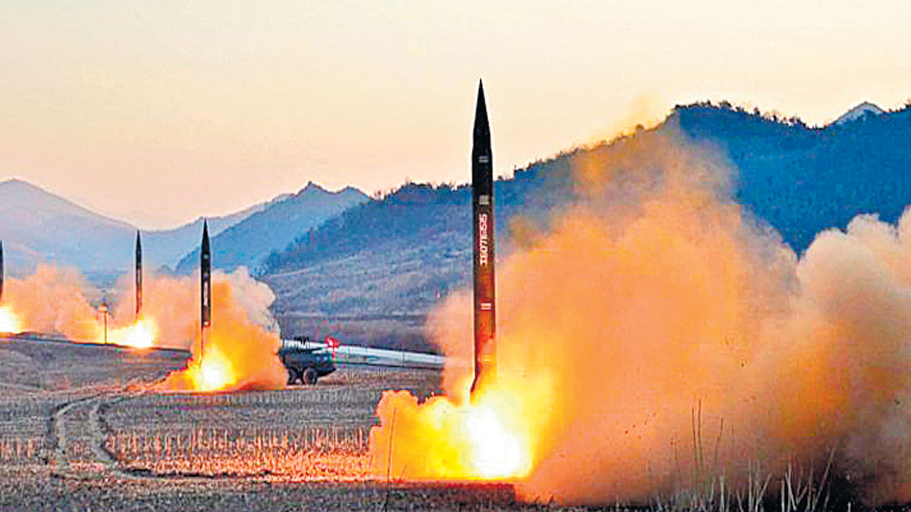 కొరియాల కుమ్ములాట | Korea's Clash