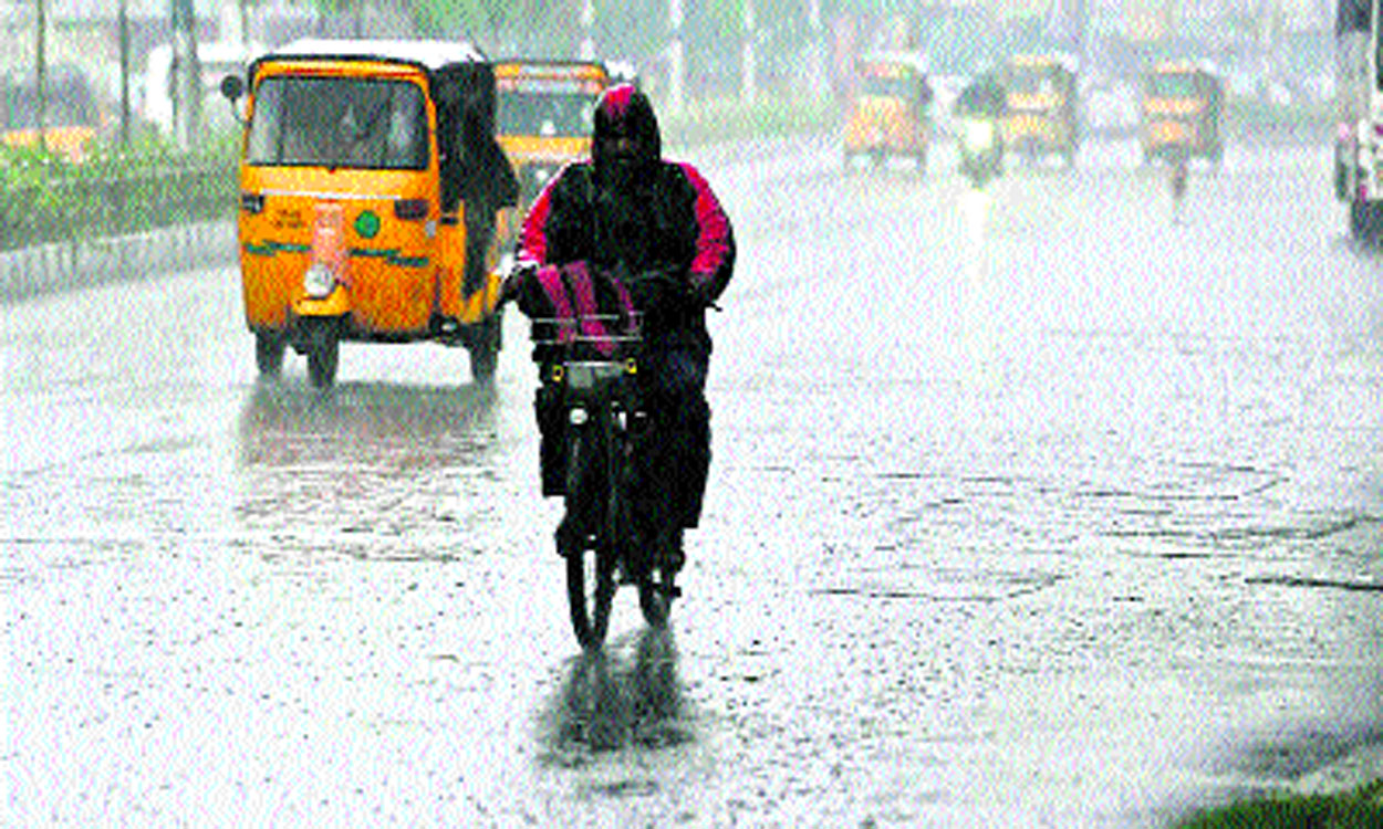 Heavy rains: ఆగని వానలు | Heavy rains: Incessant rains ksv