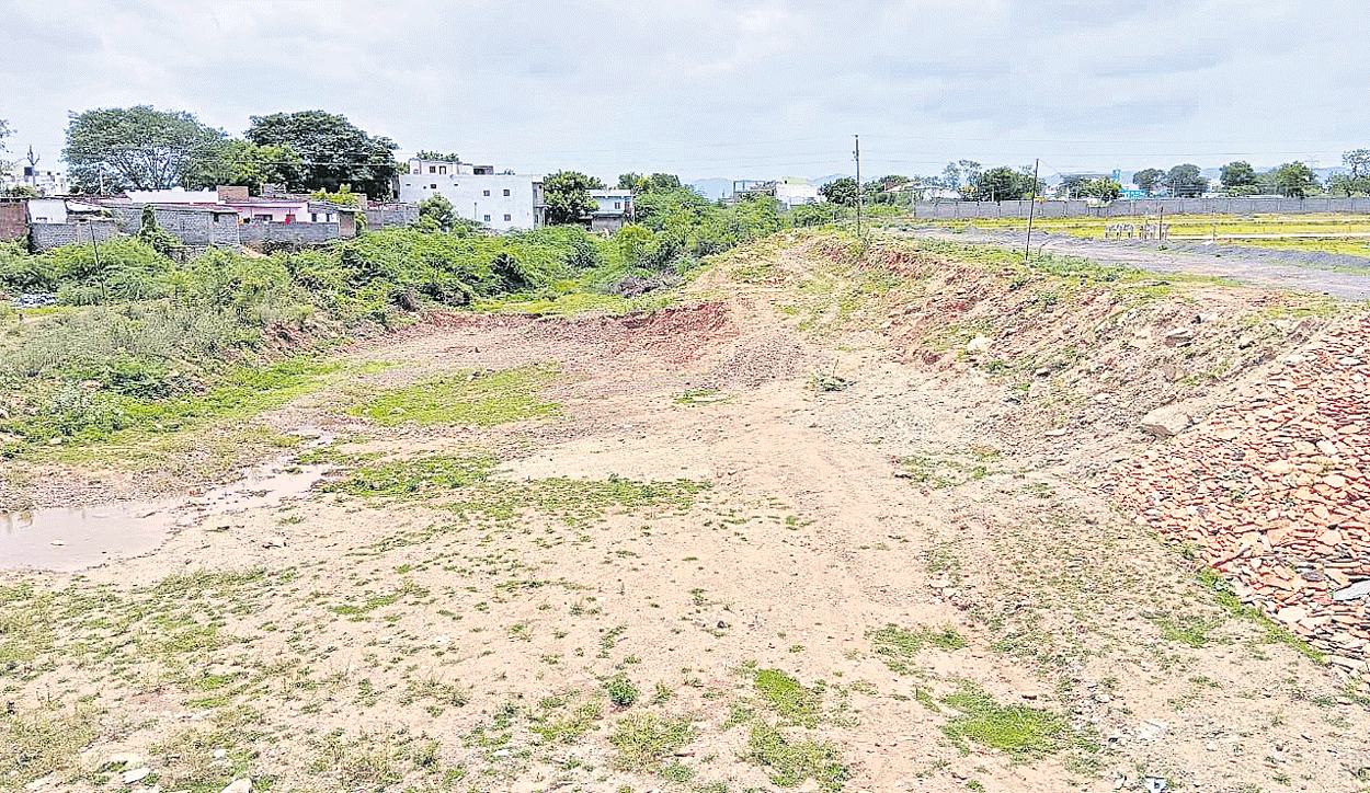 యథేచ్ఛగా రాళ్ల వాగు ఆక్రమణ | Arbitrary encroachment of rock brook