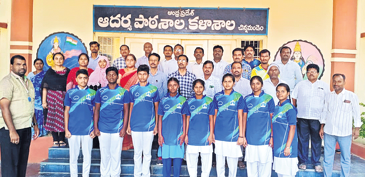 రాష్ట్ర స్థాయి క్రీడలకు.. ఏపీ మోడల్‌ స్కూల్‌ విద్యార్థులు | For state ...