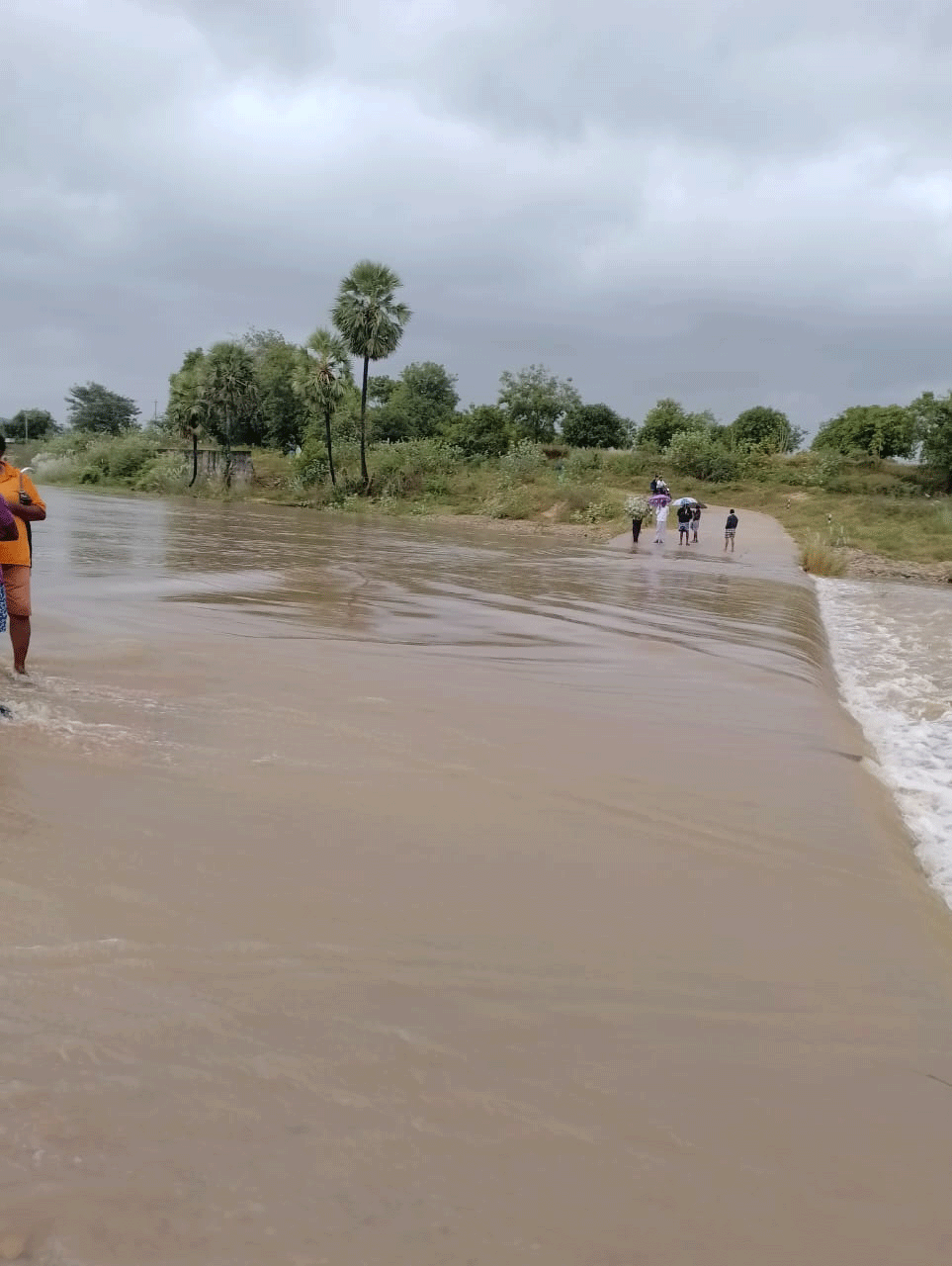 బాహుదా, పింఛా నదుల్లో పెరిగిన నీటి ప్రవాహం | Increased flow of water in ...