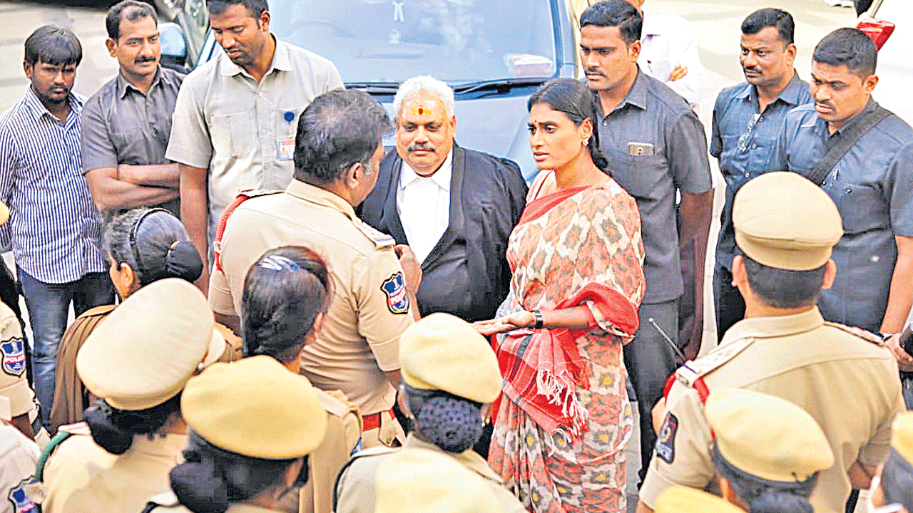 Sharmila: షర్మిల పాదయాత్రకు హైకోర్టు అనుమతి | High Court permission for Sharmila's padayatra