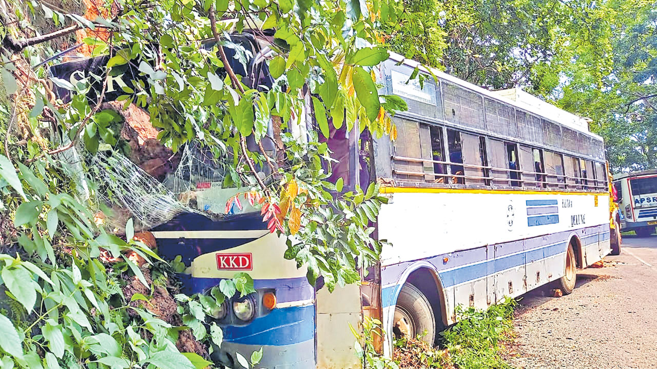 ఆర్టీసీ డ్రైవర్ల జీవితాలు బ్రేక్‌ డౌన్‌! | Lives of RTC drivers break down!