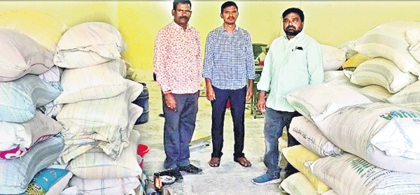 విజిలెన్సు దాడుల్లో బియ్యం మాఫియా గుట్టు రట్టు | Vigilance attacks on ...