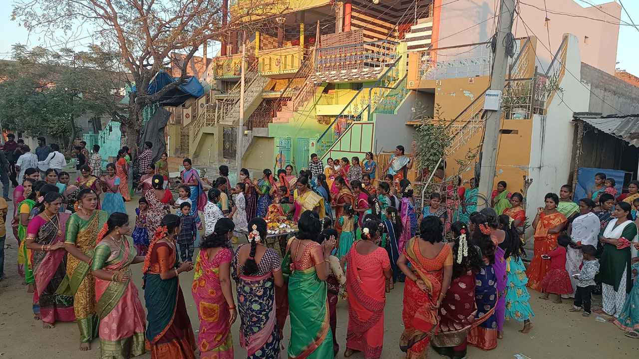 ఘనంగా గొబ్బెమ్మ నిమజ్జనం | Great Gobbemma immersion