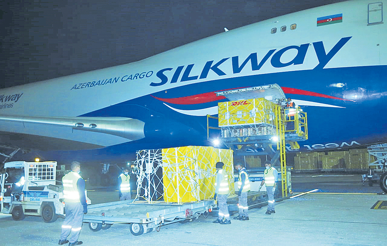 ఎయిర్‌ కార్గోకు చేరుకున్న ఈ-రేసింగ్‌ కార్లు | E-Racing Cars Arrived Air ...