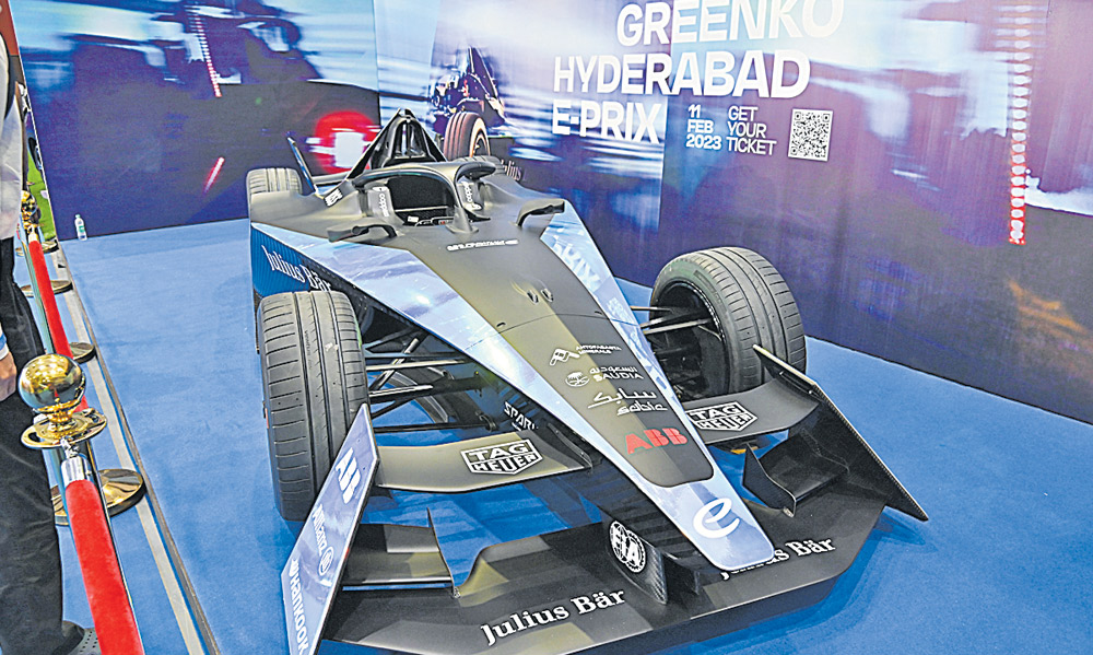 రయ్‌.. రయ్‌ ఆకట్టుకున్న ఎలక్ట్రిక్‌ వాహనాలు | impressed electric ...