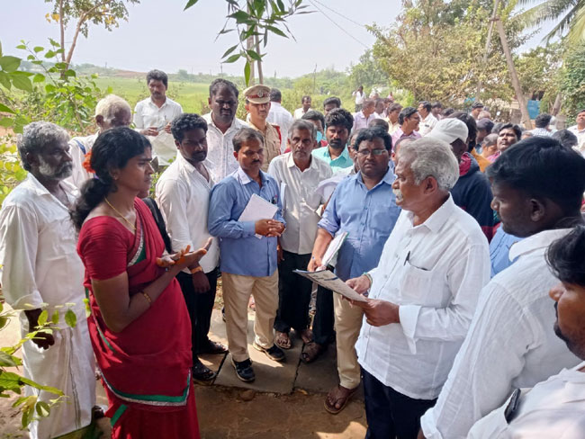 ఆఫీసుల్లో కూర్చుంటే సమస్యలెలా తెలుస్తాయి : ఎమ్మెల్యే | officello ...