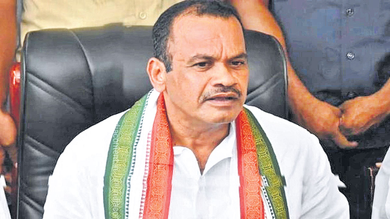 ప్రగతిభవన్‌ సీఎం కేసీఆర్‌ సొత్తు కాదు | Pragati Bhavan is not owned by ...