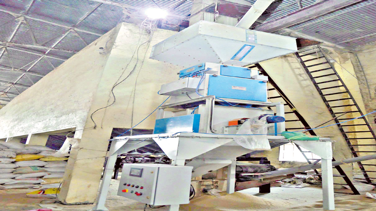 ఎమ్మెల్యే మిల్లుల్లో బియ్యం బ్లాక్‌ | Rice block in MLA mills