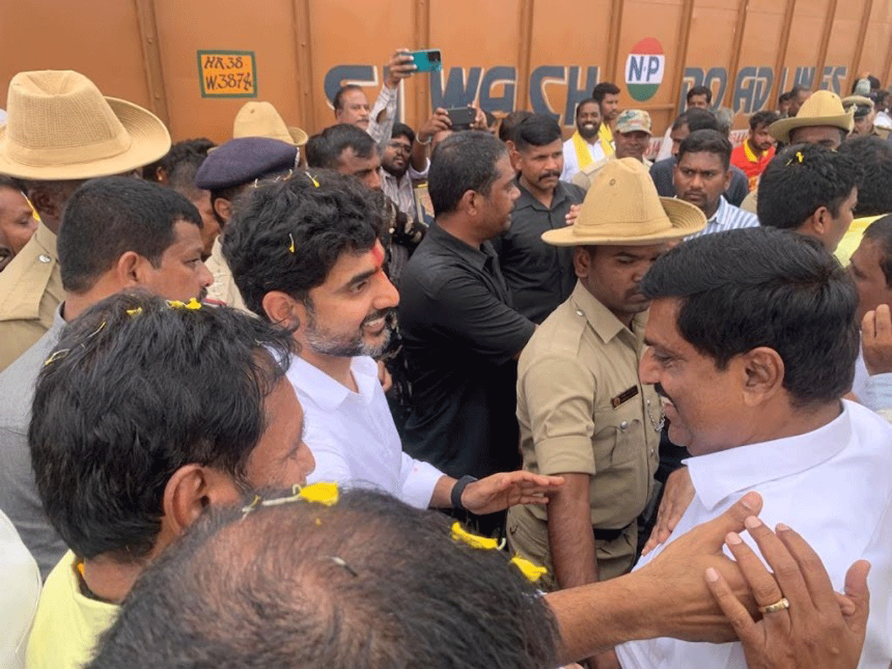 లోకేశ పాదయాత్రలో పాల్గొన్న కిశోర్‌కుమార్‌ రెడ్డి | Kishore Kumar Reddy ...