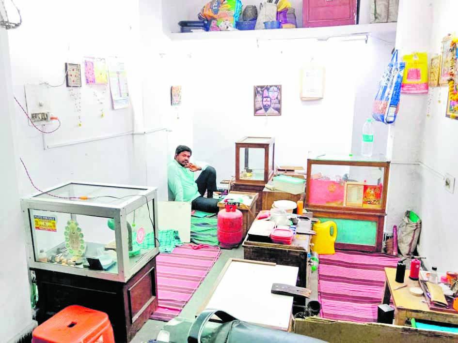 బతుకు కొలిమిలో స్వర్ణకారులు | Goldsmiths in the living furnace