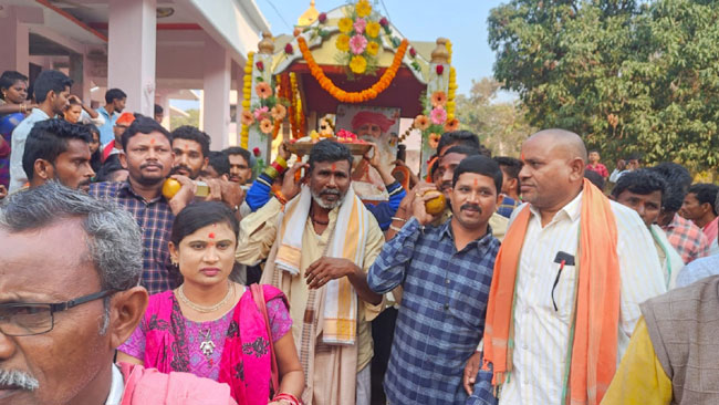 చప్రాలలో భక్తుల సందడి | Crowd of devotees in chapras
