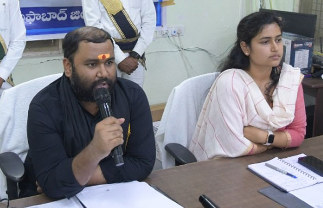 క్రీడాప్రాంగణాల పనులు త్వరగా పూర్తి చేయాలి: కలెక్టర్‌ రాహుల్‌రాజ్ ...