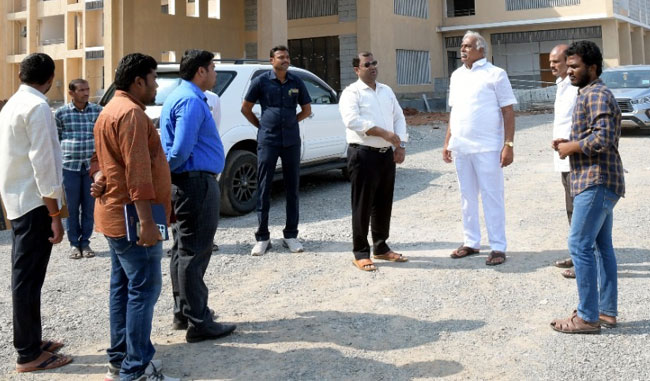 సమీకృత కలెక్టరేట్‌ను ప్రారంభించేందుకు సిద్ధం చేయాలి: కలెక్టర్‌ రాహుల్ ...