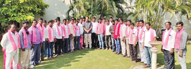 ఎమ్మెల్యే సమక్షంలో బీఆర్‌ఎస్‌ పార్టీలో చేరిక | oining BRS party in ...