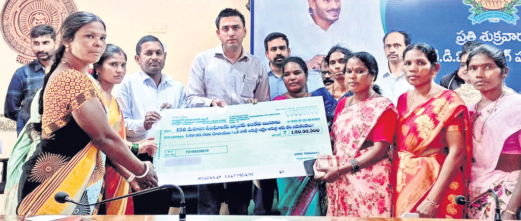 లింకేజీ రుణాలతో ఎస్‌హెచ్‌జీల ఆర్థికాభివృద్ధి | Economic development of ...