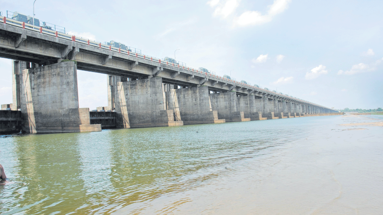 గోదావరి నీళ్లు అందేనా? | east godavari jala jivan mission schemme