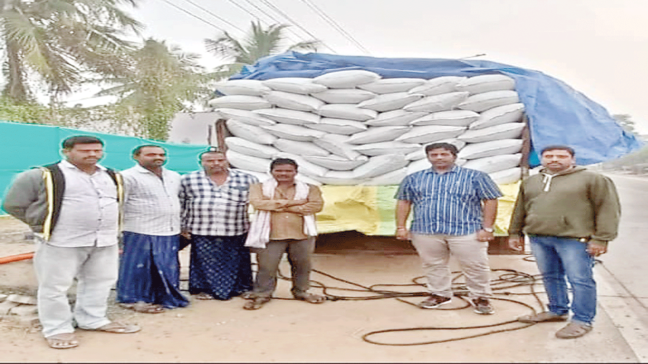 210 క్విటాళ్ల రేషన్‌ బియ్యం పట్టివేత | ration rice transport