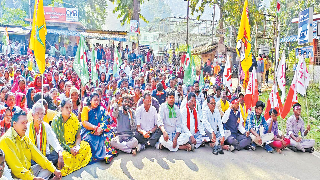 కదం తొక్కిన గిరిజనం | Against Hydro Power Project Chintapalli ...