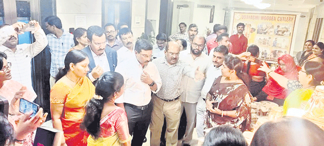 అంతర్జాతీయ మార్కెట్‌లోకి డ్వాక్రా ఉత్పత్తులు | Dwakra products into the ...