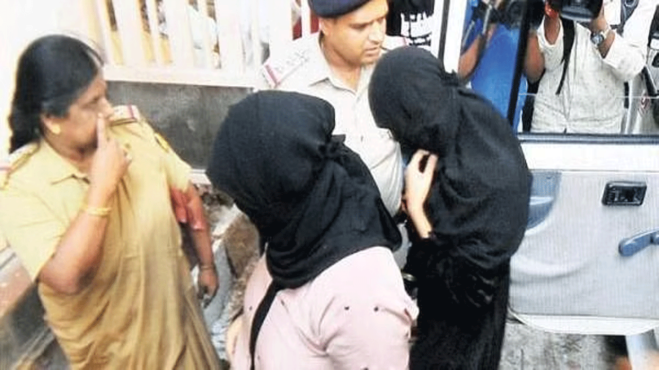 Teenage Pakistani girl: బెంగళూరులో పాక్ యువతి అరెస్ట్ | Teenage ...