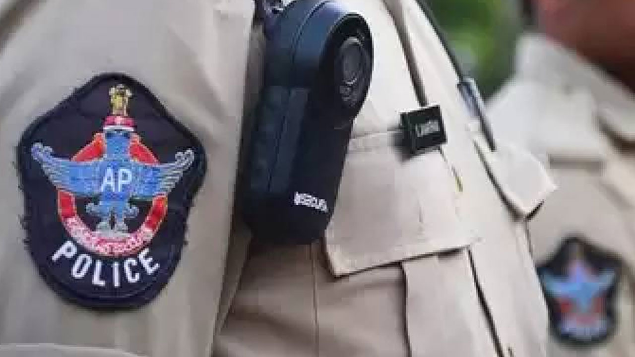 AP News: సీఐ సహా నలుగురు పోలీసుల సస్పెన్షన్ | ap news ap police ...