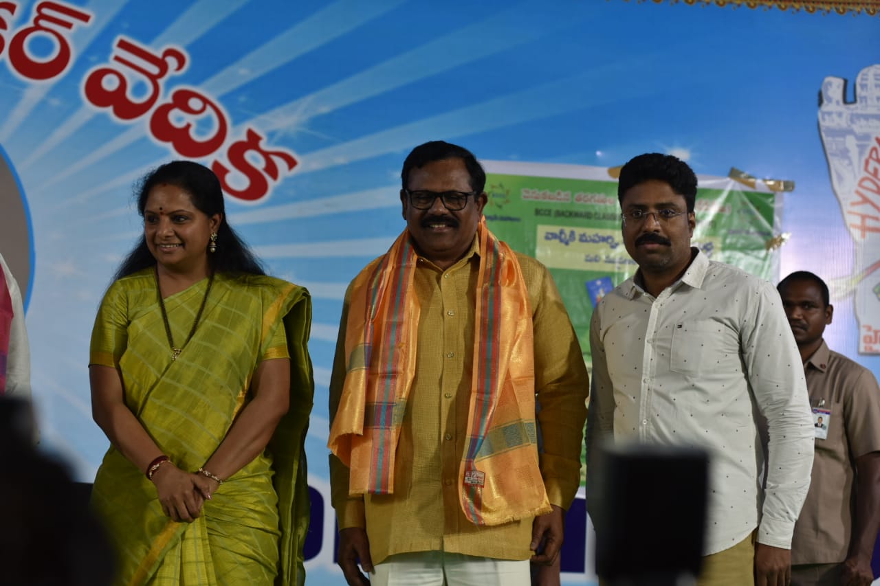 జాతీయ పుస్తక ప్రదర్శన సందర్శించారు ఎమ్మోల్సీ కవిత.. | M.L.C Kavitha visited the National Book Fair.