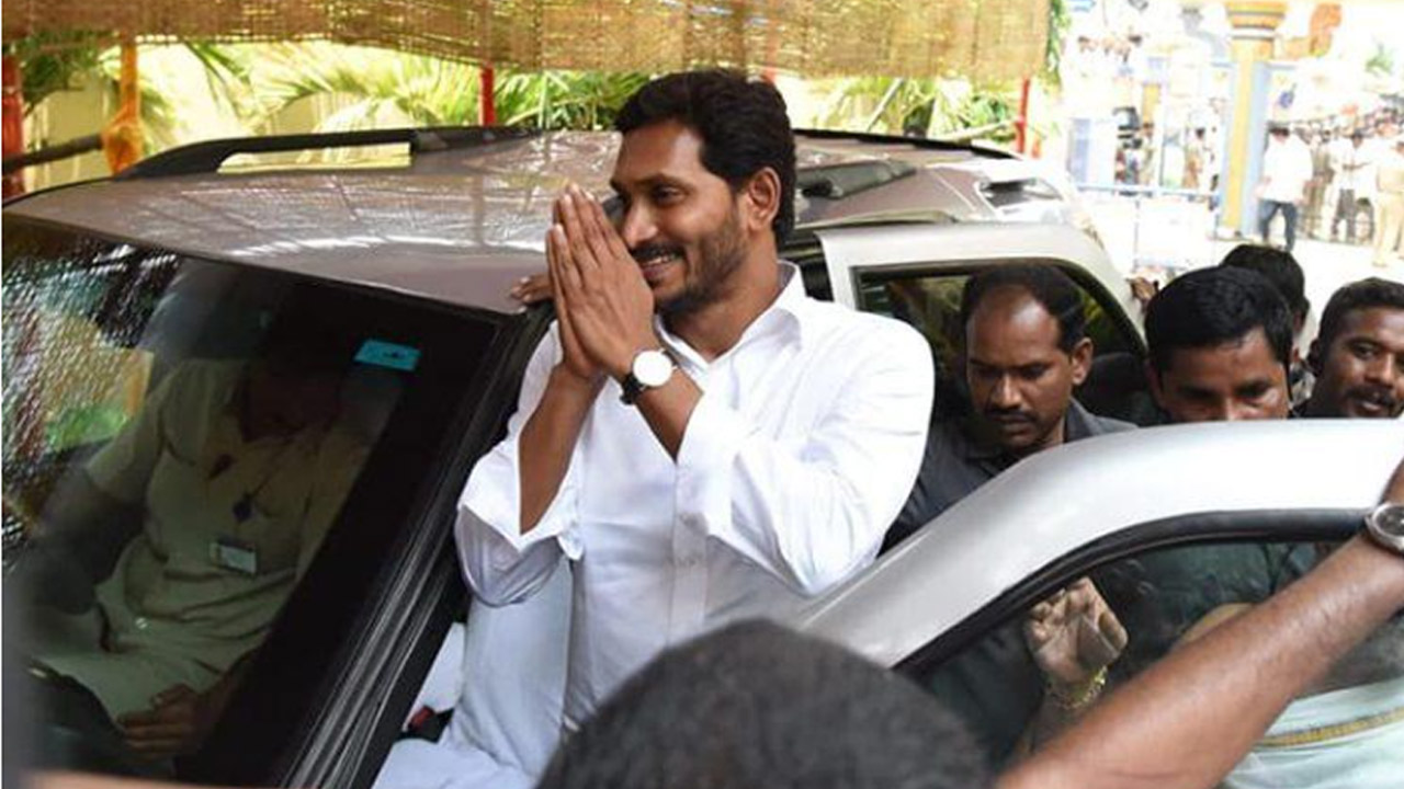 సడన్‌గా CM YS Jagan హైదరాబాద్ టూర్ రద్దు.. | AP CM YS Jagan Hyderabad Tour cancelled