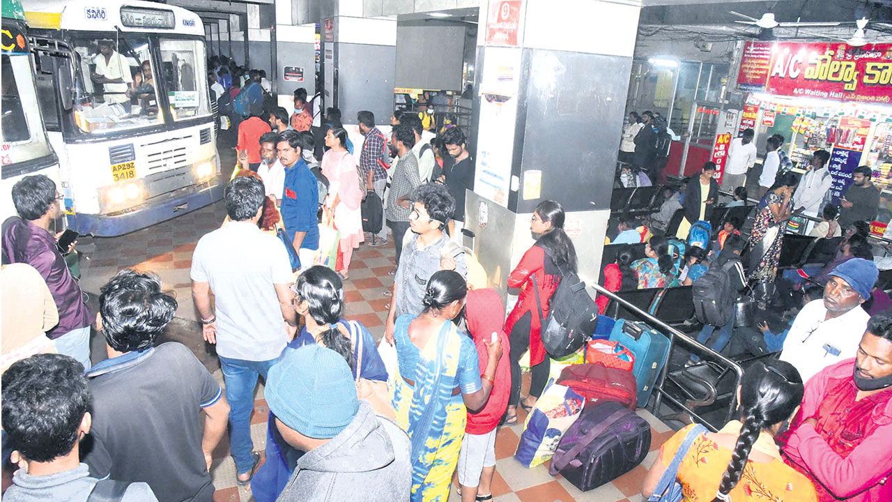 తిరుగుప్రయాణంలోనూ తిప్పలే! | Can't even turn back!