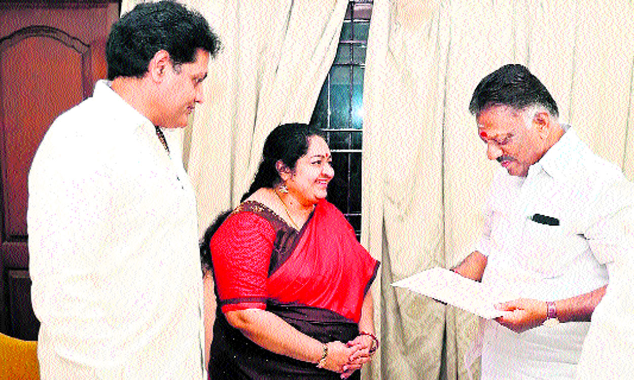 OPS, Deepa: ఓపీఎస్‏తో దీప భేటీ | OPS, Deepa: Meet Deepa with OPS ksv