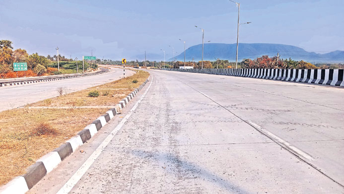 సబ్బ‘వరం’! | Two national highways pass through the zone